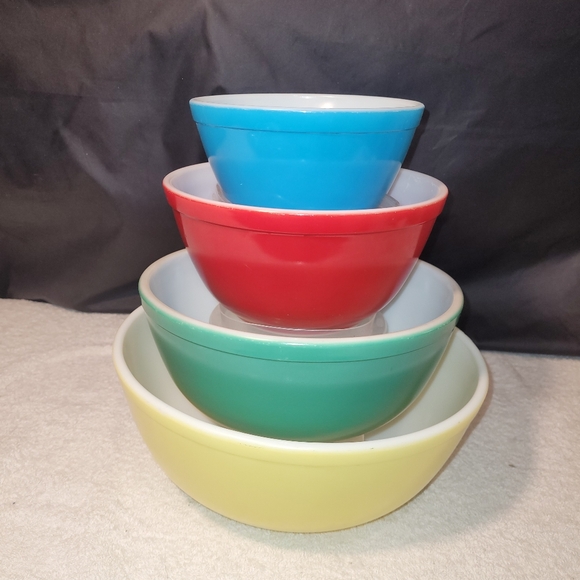 Pyrex | Kitchen | Vintage Pyrex Primary Colors Set Of 4 Nesting Bowls 4 ...